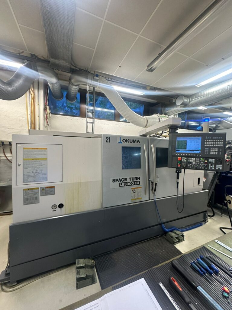 OKUMA SPACE TURN 3000 EX CY AKSEL CNC DREIEBENK - BRUKTE MASKINER NORGE